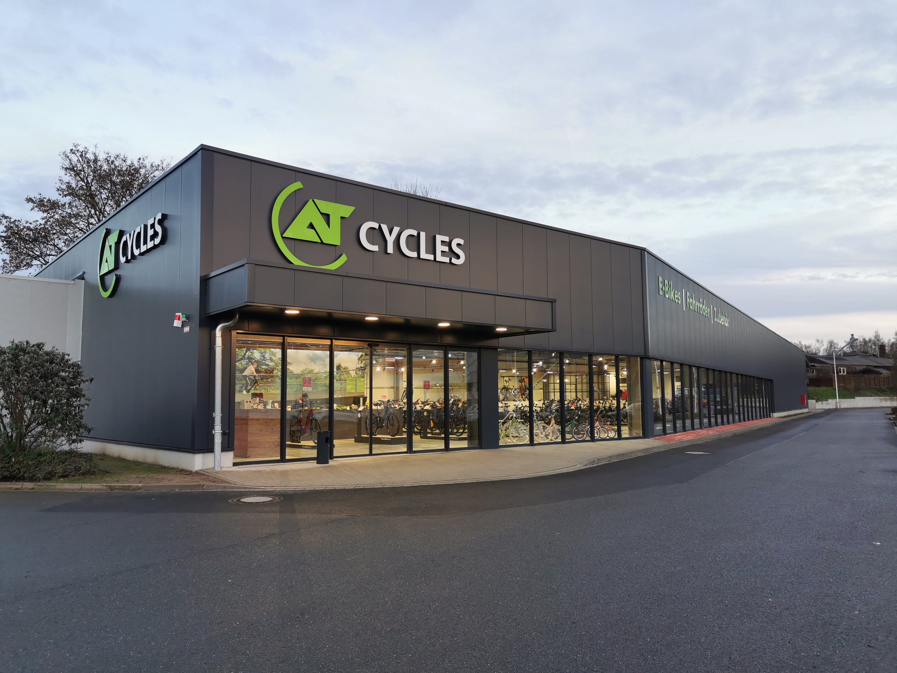 AT CYCLES – Dein Experte für E-Bikes und Fahrräder
