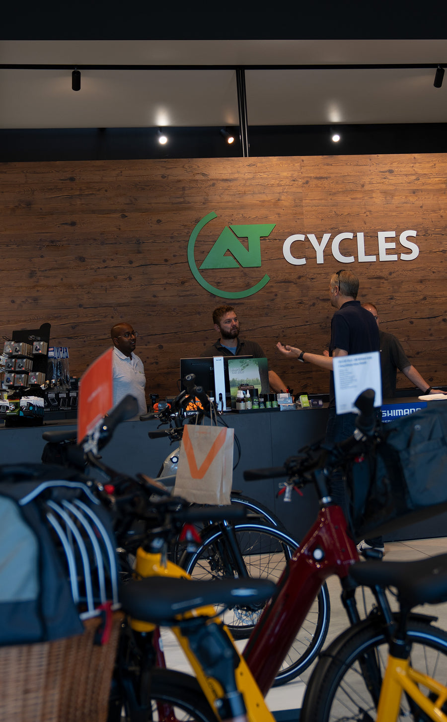 AT CYCLES – Dein Experte für E-Bikes und Fahrräder