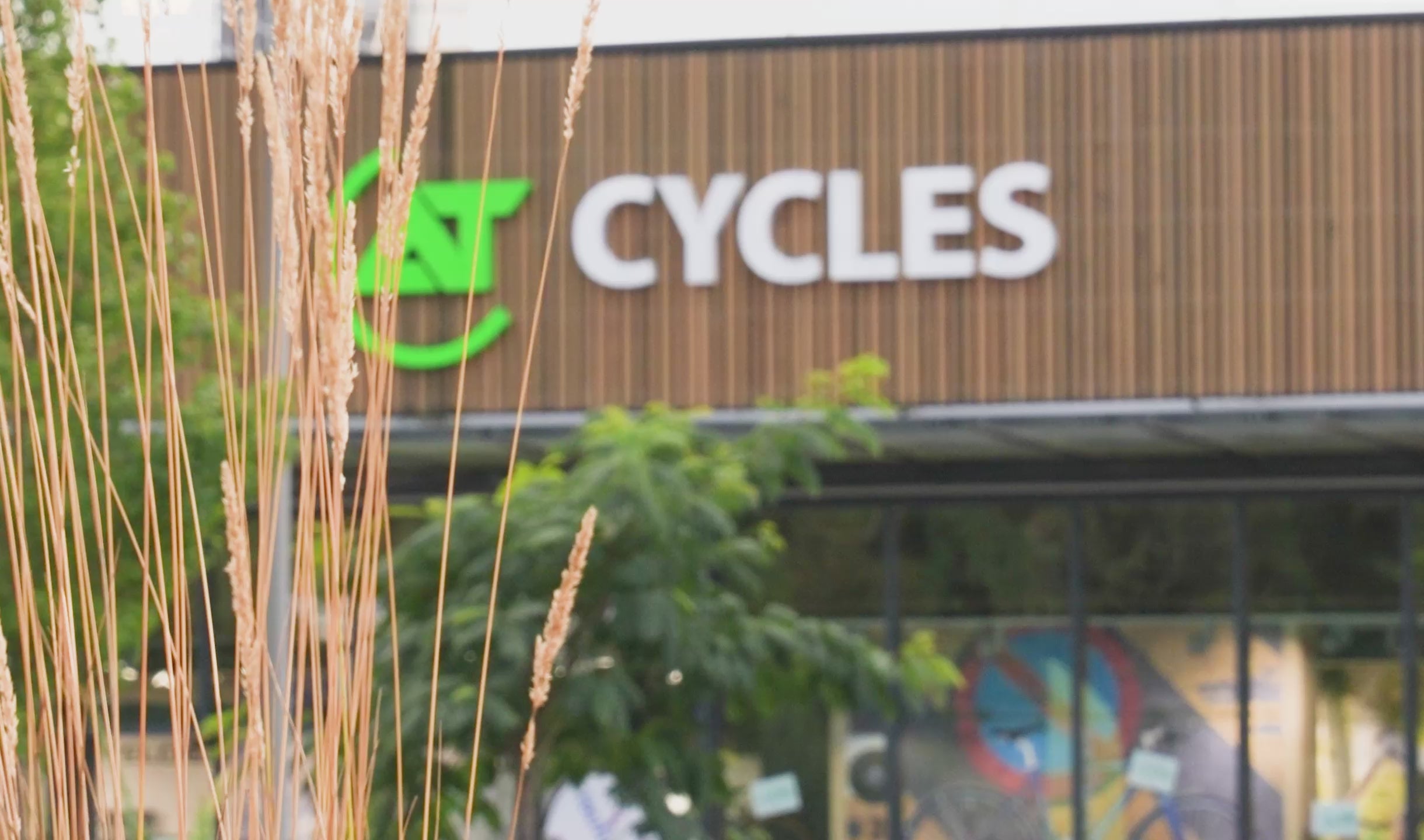 AT CYCLES – Dein Experte für E-Bikes und Fahrräder